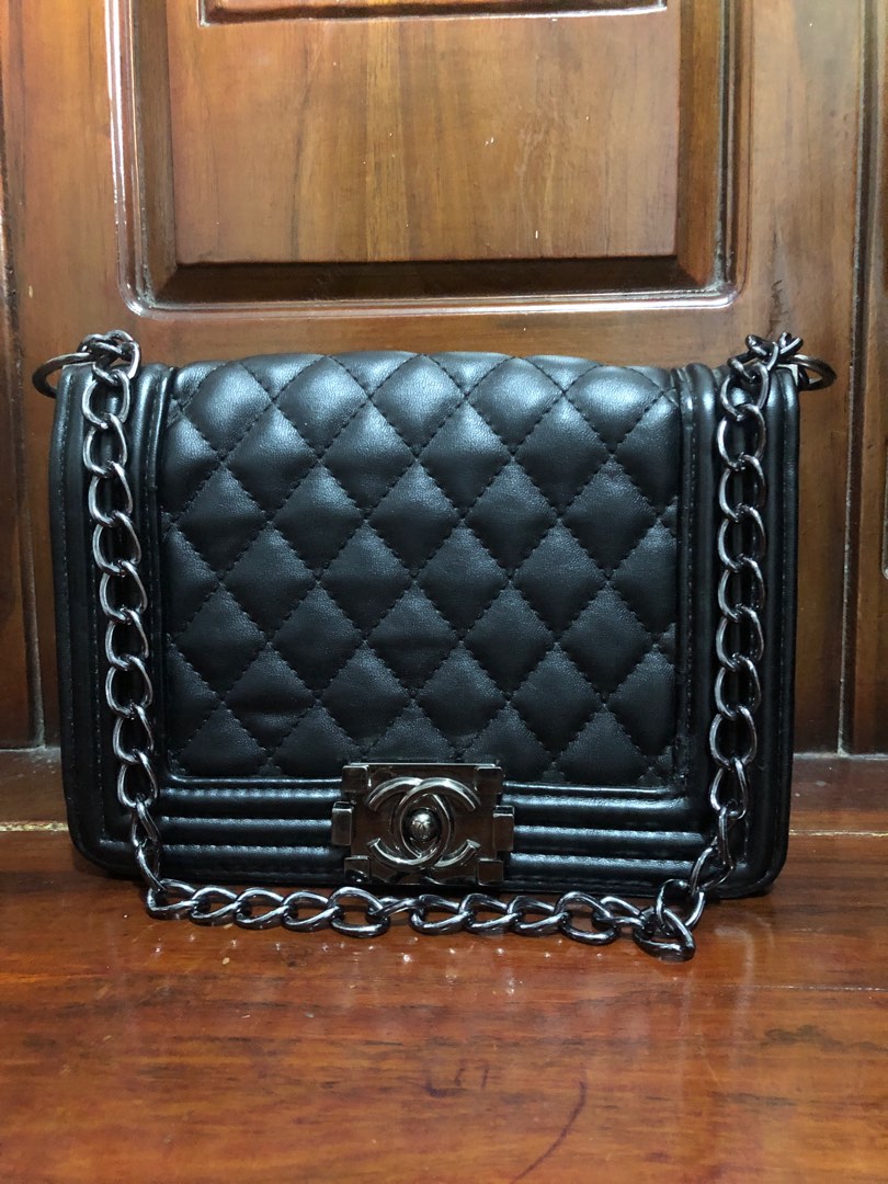 Chanel Boy, Barang Mewah, Tas & Dompet di Carousell