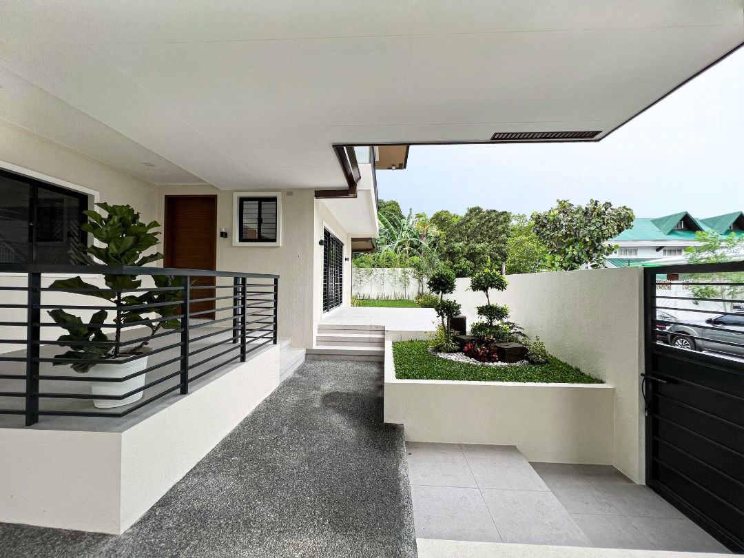 Corner House Mapayapa Village nr Commonwealth Congressional compare ...