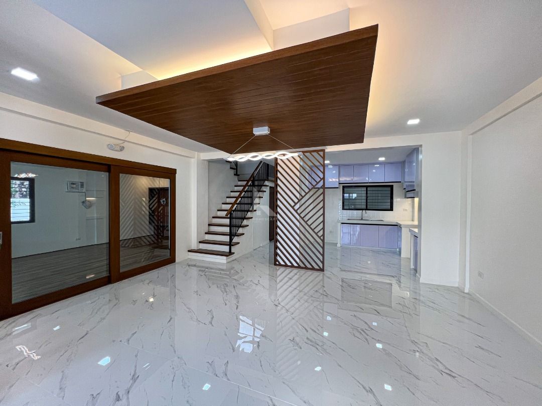 Corner House Mapayapa Village nr Commonwealth Congressional compare ...