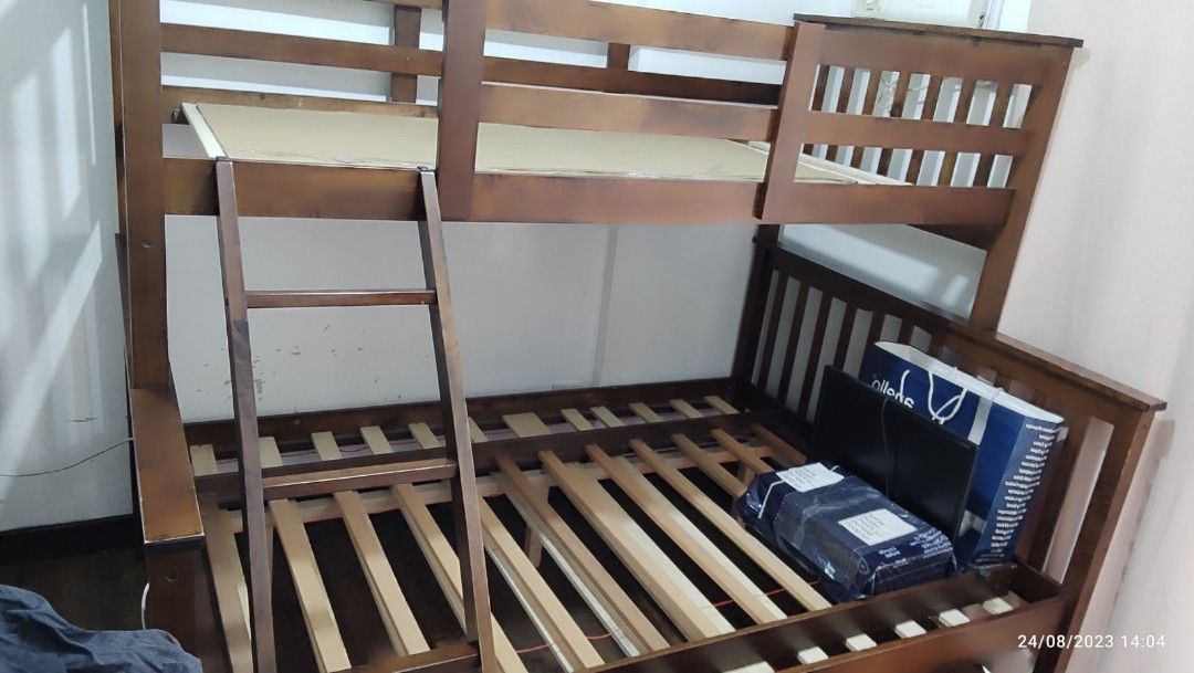 Double deck with free pullout on Carousell