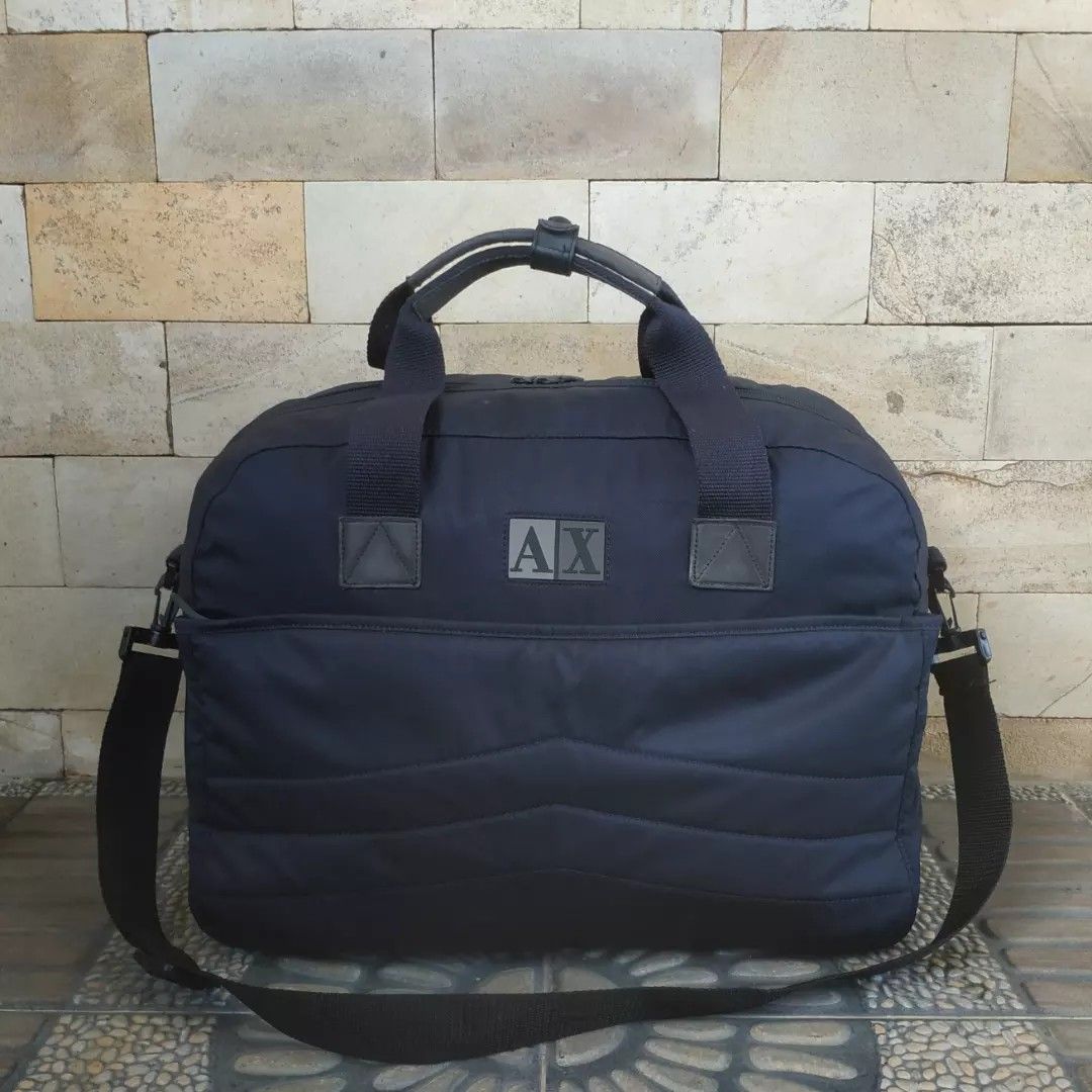 Dufflebag Armani exchange, Fesyen Pria, Tas & Dompet , Tas Selempang di ...