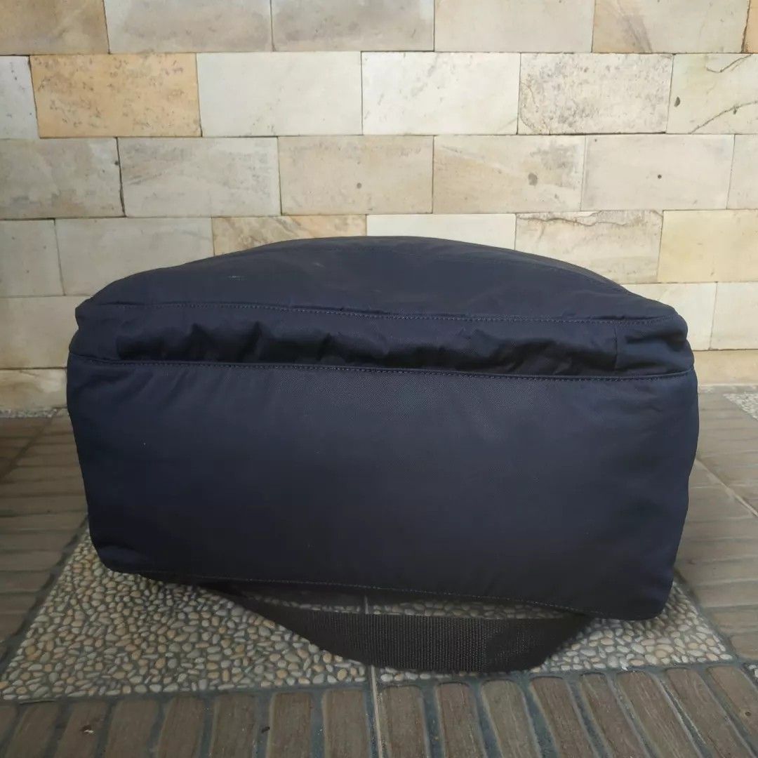 Dufflebag Armani exchange, Fesyen Pria, Tas & Dompet , Tas Selempang di ...
