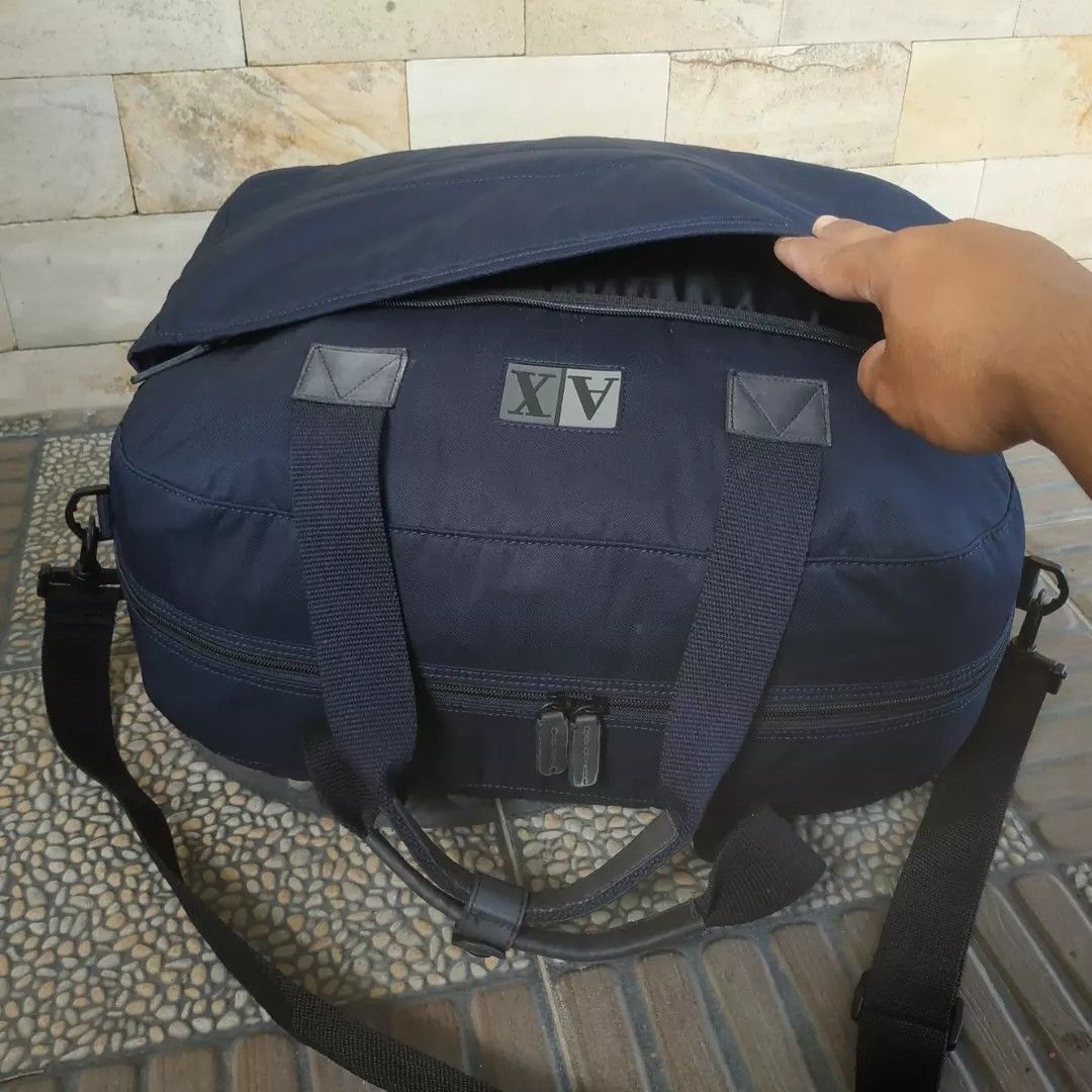 Dufflebag Armani exchange, Fesyen Pria, Tas & Dompet , Tas Selempang di ...