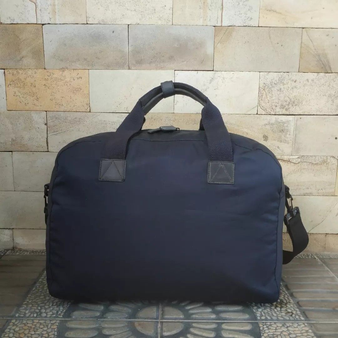 Dufflebag Armani exchange, Fesyen Pria, Tas & Dompet , Tas Selempang di ...