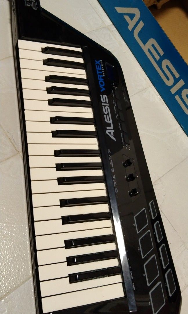 Electronic Keyboard / keytar, Hobbies & Toys, Music & Media, Musical ...