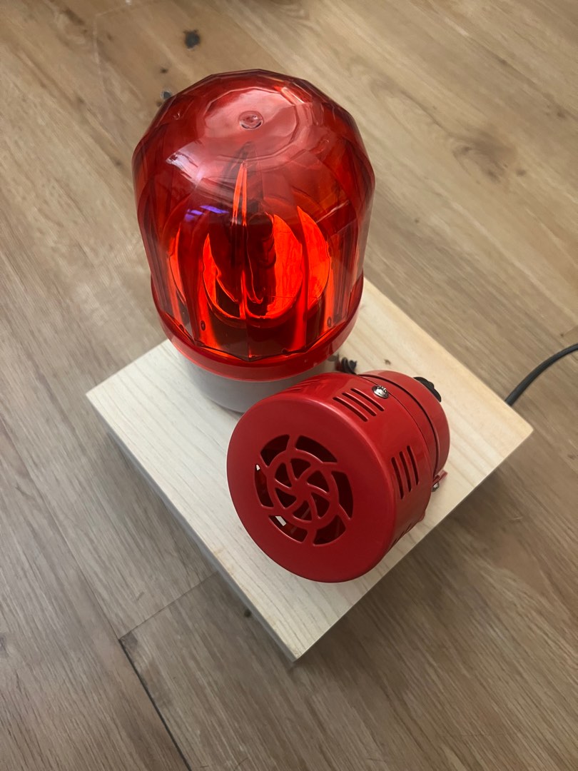 ThunderSonic Xreme Loud Alarm Clock, Furniture & Home Living, Home ...