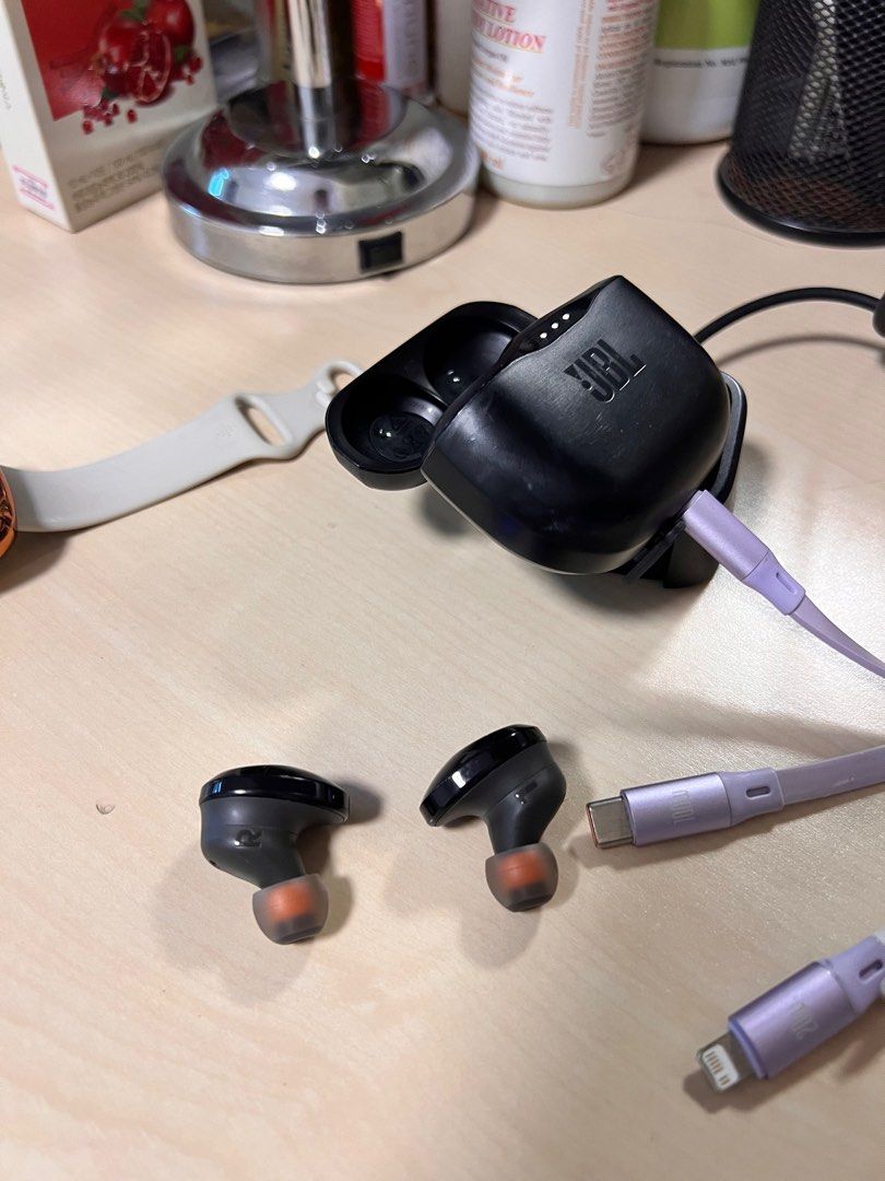 JBL Bluetooth Earbuds, Audio, Portable Audio Accessories on Carousell