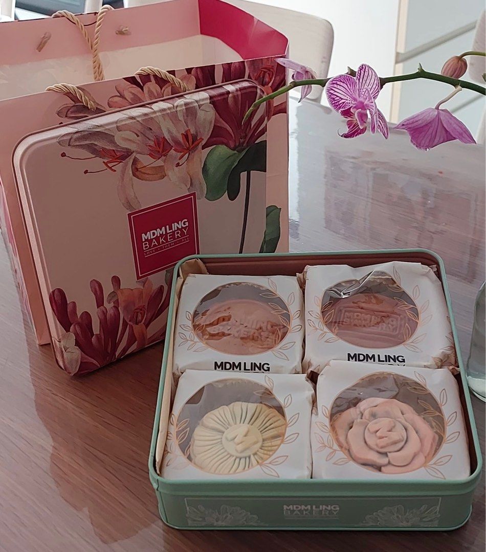 Mdm Ling bakery Mooncakes, Food & Drinks, Gift Baskets & Hampers on ...