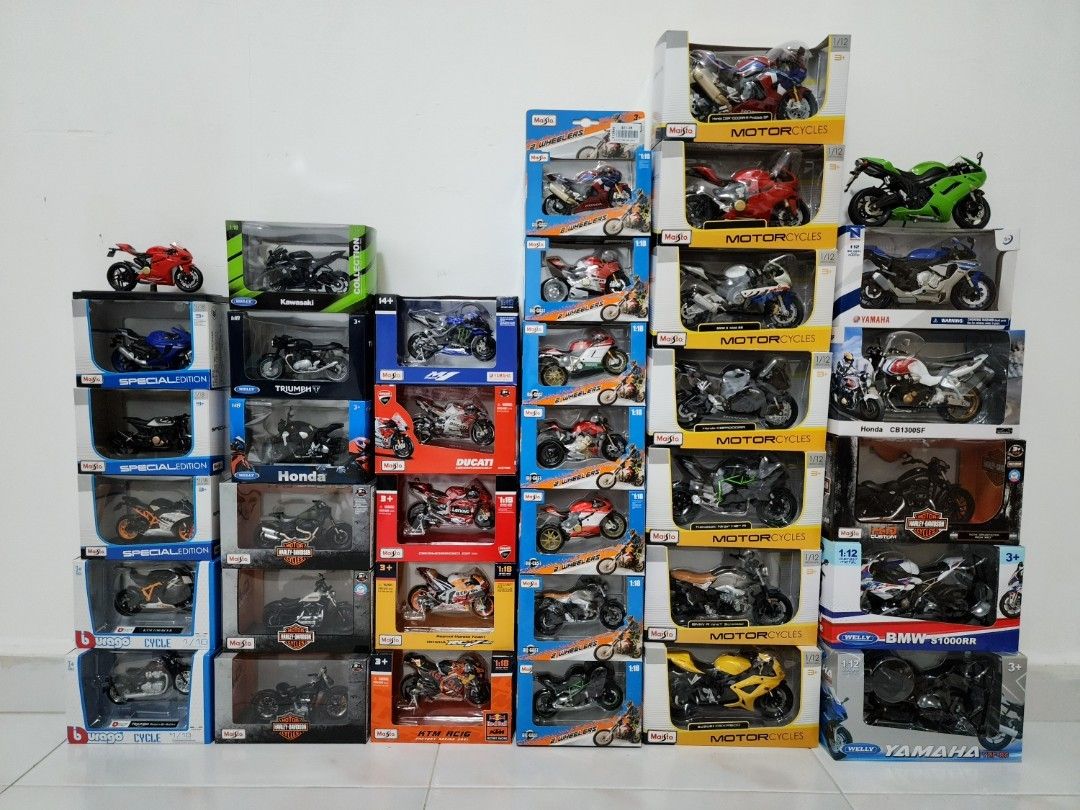Motorcycle diecast models; available in 1:18 only; BMW, Ducati, Harley ...