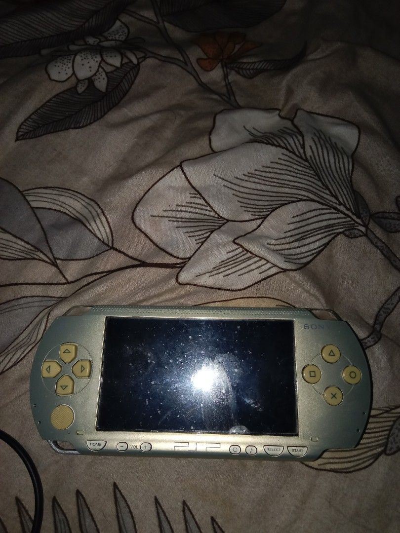 Psp golden colour, Video Gaming, Video Game Consoles, Others on Carousell
