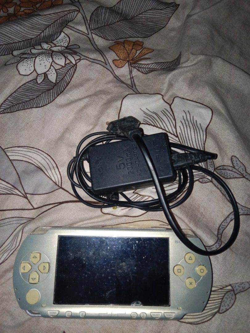 Psp golden colour, Video Gaming, Video Game Consoles, Others on Carousell