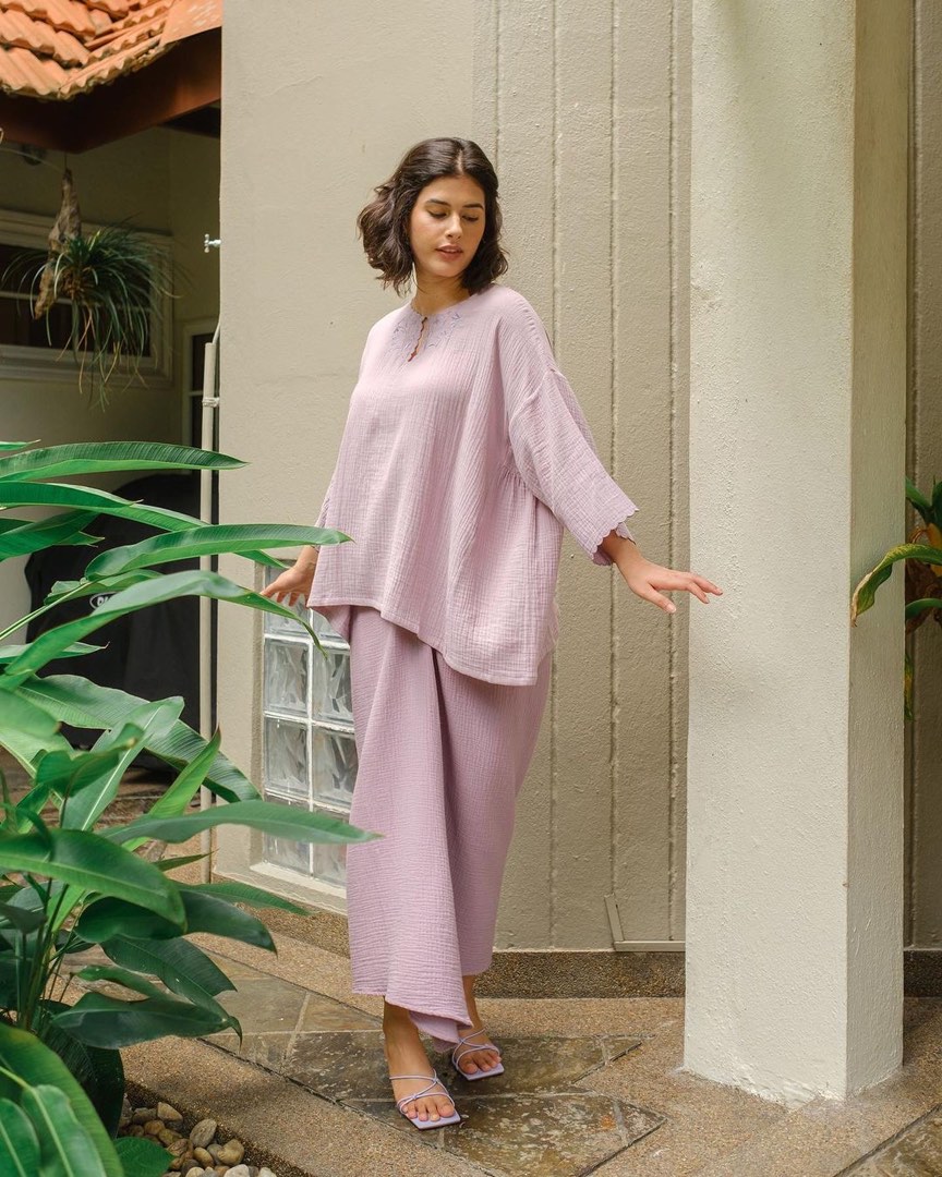 (rent) whimsigirl awan embroidered kedah kurung in purple rain, Women's ...