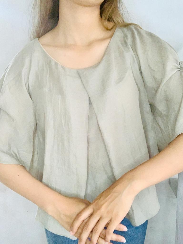 sage top batwing korean look, Fesyen Wanita, Pakaian Wanita, Atasan di ...