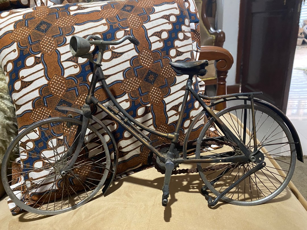 Sepeda ontel miniatur, Antik, Pajangan di Carousell