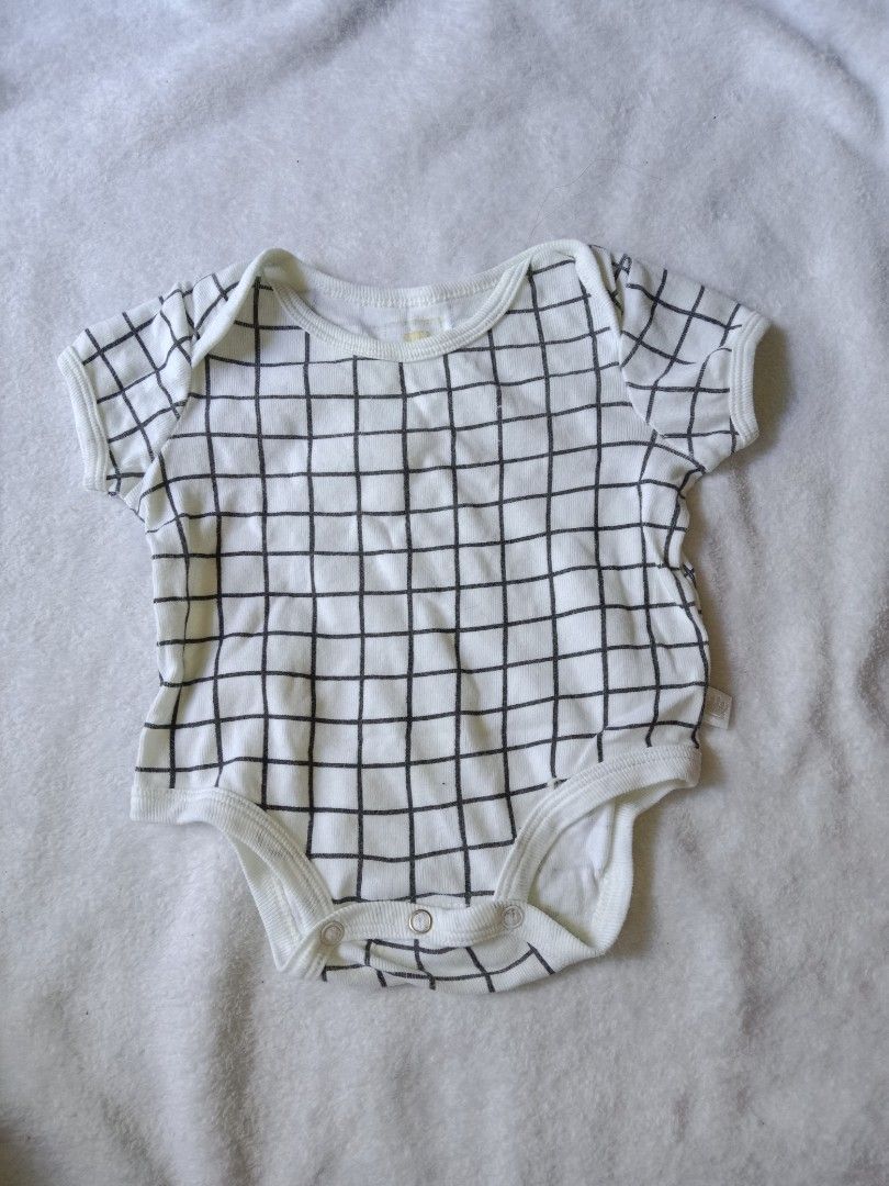 SM baby white grid onesie 3mos on Carousell