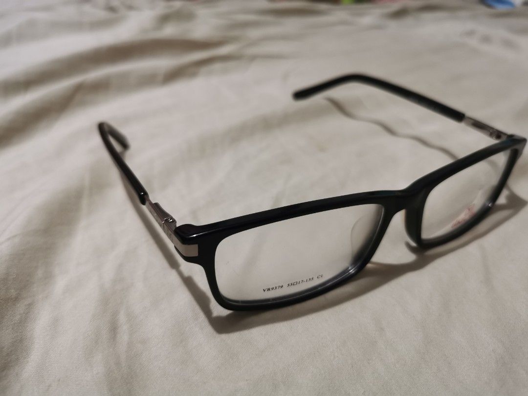 Valentino Rudy orig on Carousell