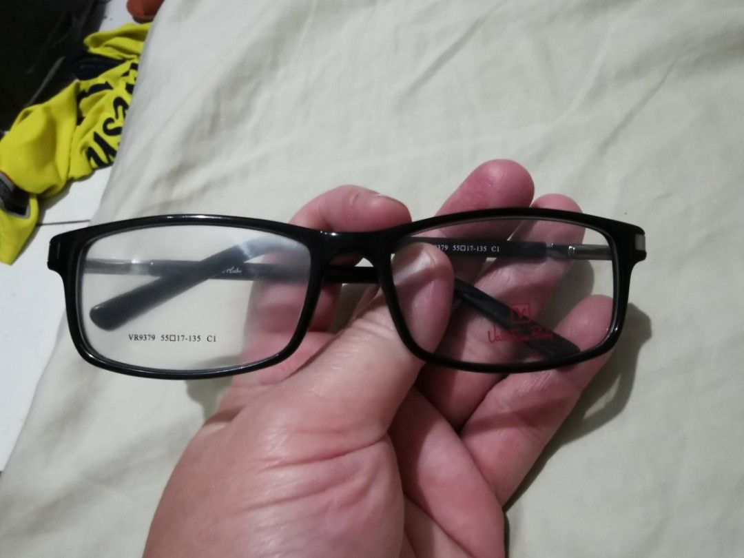 Valentino Rudy orig on Carousell