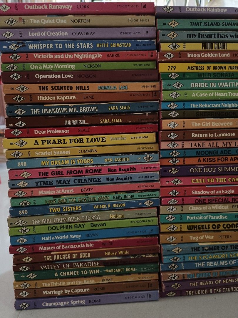 Vintage harlequin romance novels/books from the 60s and 70s (total 90 ...