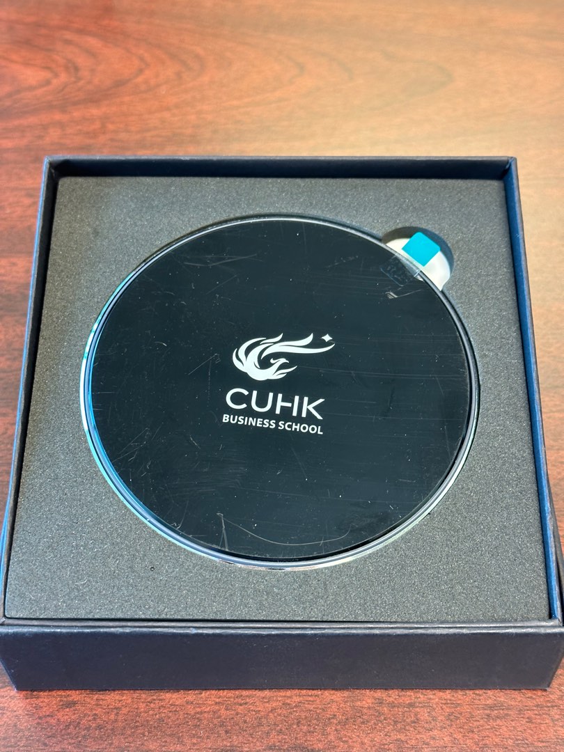 Wireless charger CUHK logo, 手提電話, 電話及其他裝置配件, 充電器及電線 - Carousell