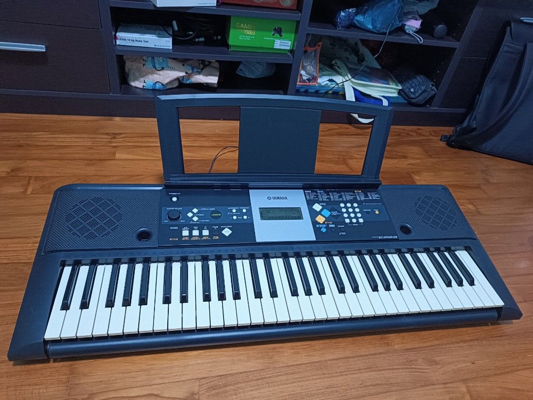 Yamaha PSR-E223 digital keyboard, Hobbies & Toys, Music & Media ...