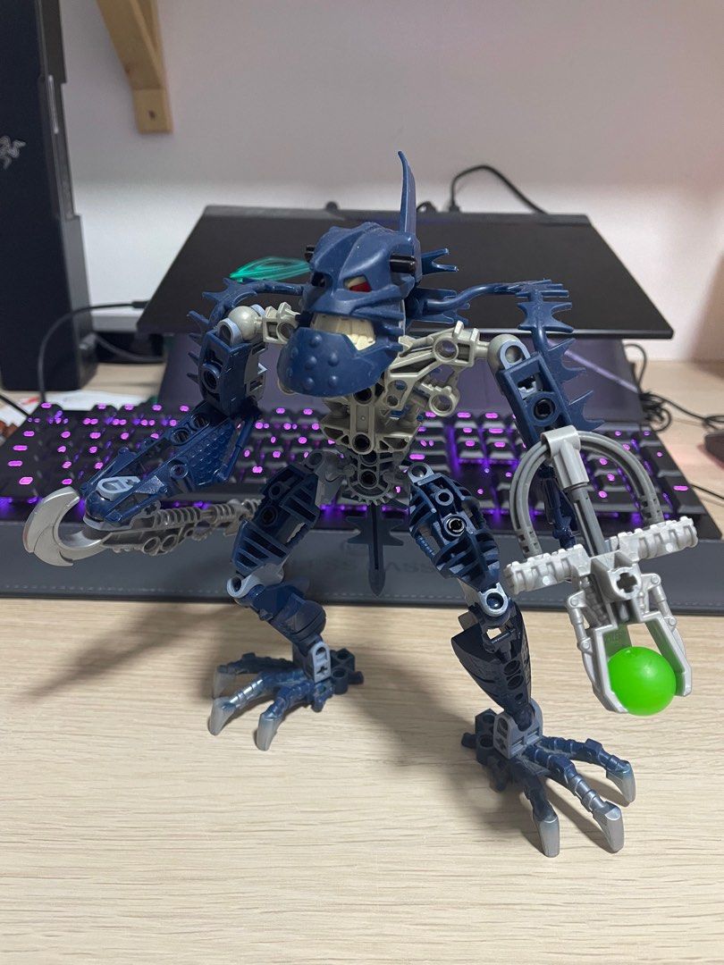 Lego 8902 Bionicle Piraka Vezok, Hobbies & Toys, Toys & Games on Carousell