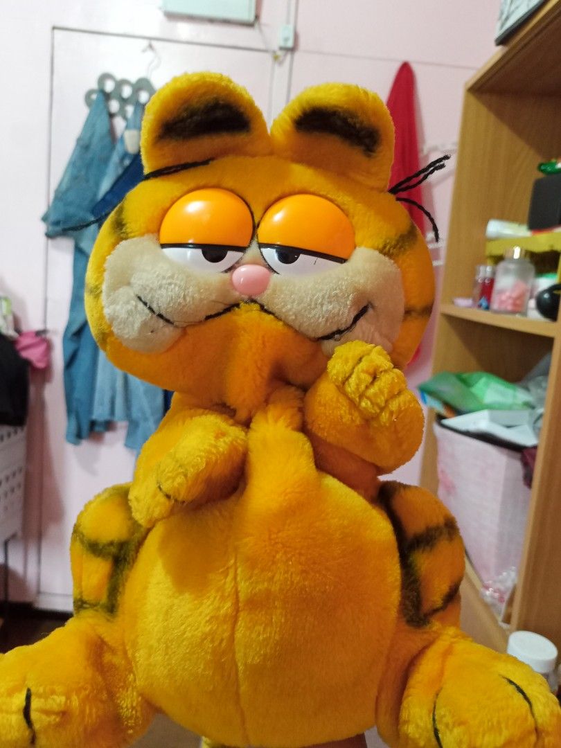 Big Garfield hand puppet on Carousell