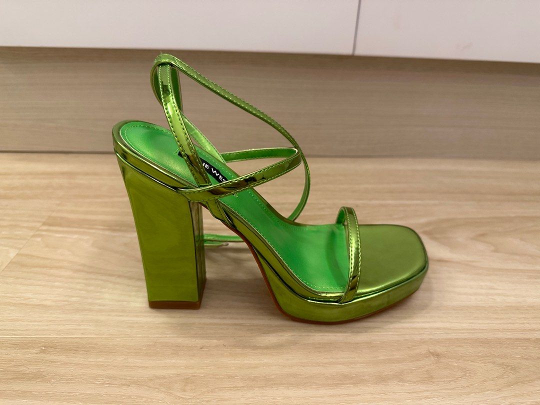 green leaf pumps