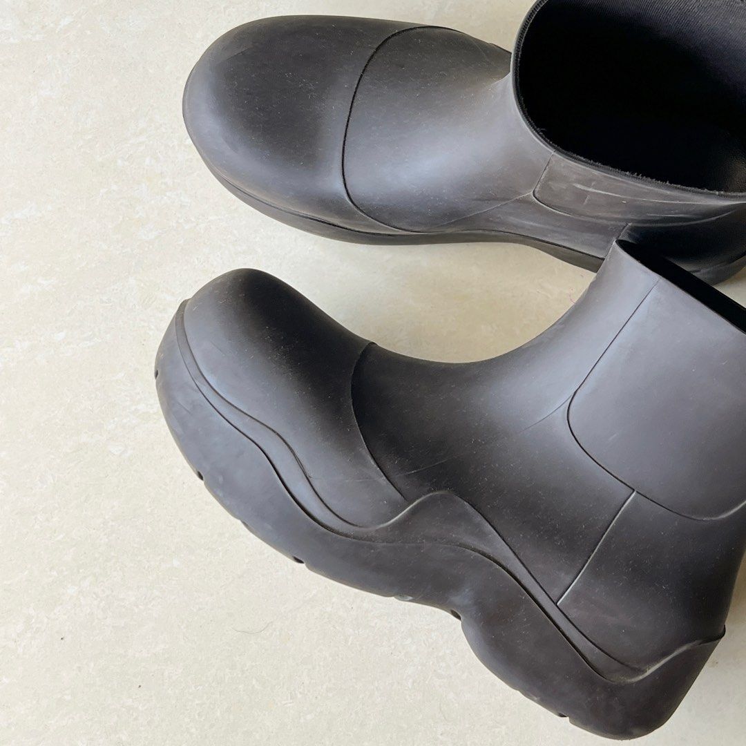BOTTEGA VENETA PUDDLE BOOTS, Men's Fashion, Footwear, Boots on Carousell