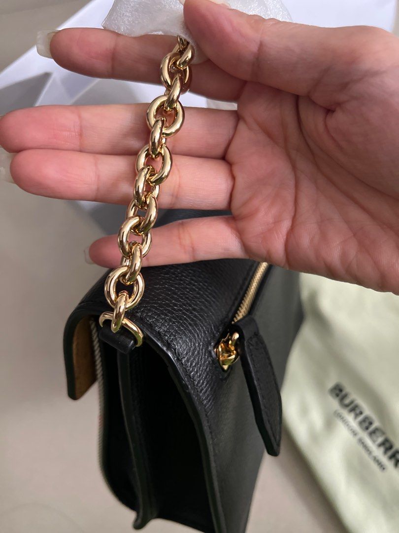 BURBERRY CLASSIC DESIGN GOLD SLING CHAIN BAG on Carousell