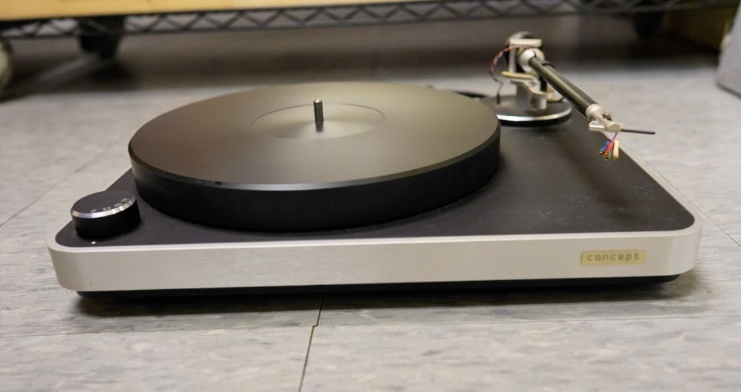 Clearaudio Concept turntable, Audio, Other Audio Equipment on Carousell
