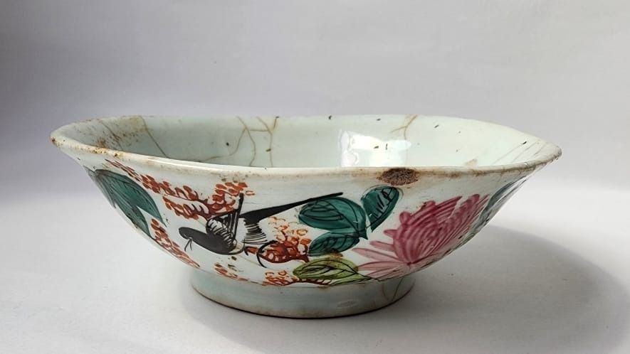 Colourful old Chinese rice bowl with bird perching in the midst of ...