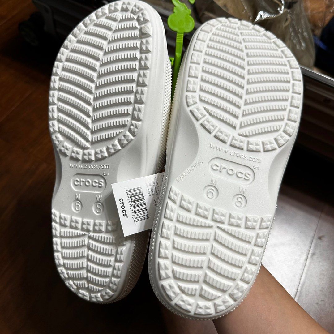 Crocs卡駱馳 全新貝雅平底拖鞋 白 24cm, 他的時尚, 鞋類, 拖鞋在旋轉拍賣