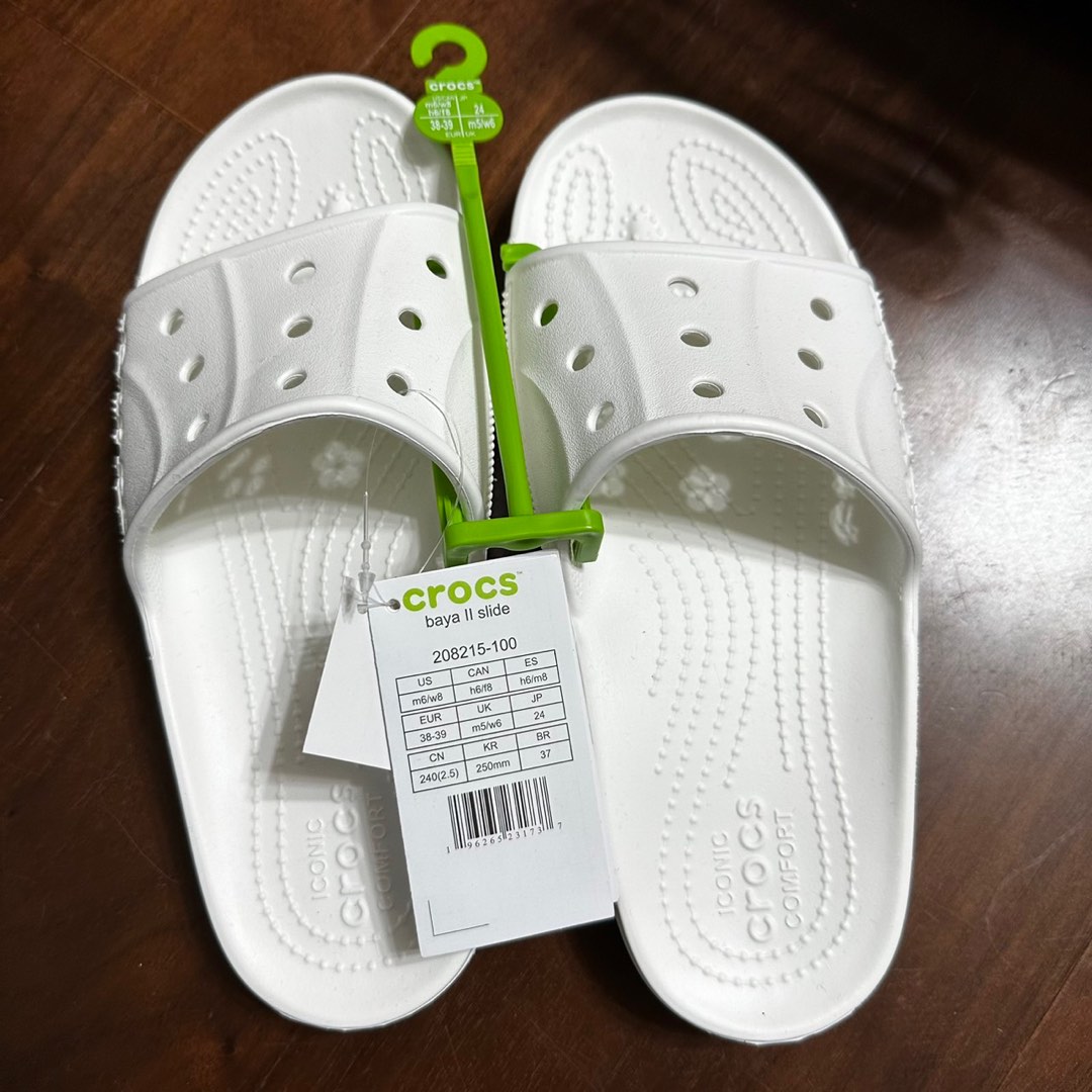 Crocs卡駱馳 全新貝雅平底拖鞋 白 24cm, 他的時尚, 鞋類, 拖鞋在旋轉拍賣