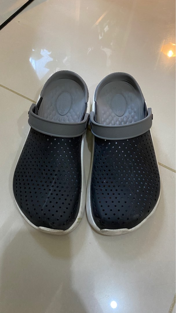 Crocs LiteRide Black W8, Women's Fashion, Footwear, Flats & Sandals on Carousell