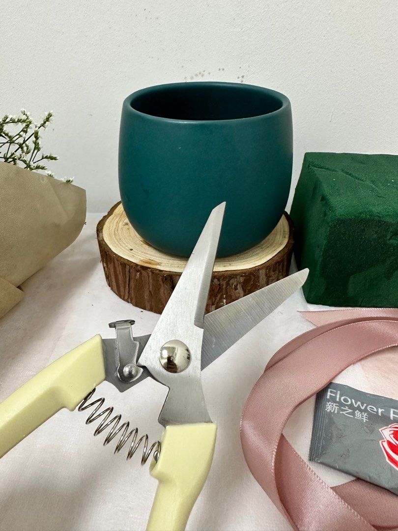 Do It Yourself Flower Arrangement Kit FREE DELIVERY, Food & Drinks ...