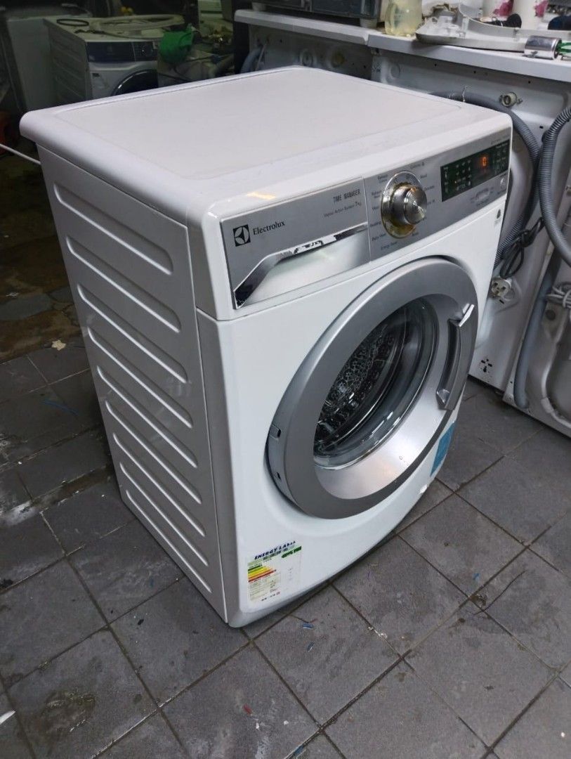 ELECTROLUX INVERTER front load washing machine 7 kg, Community on Carousell