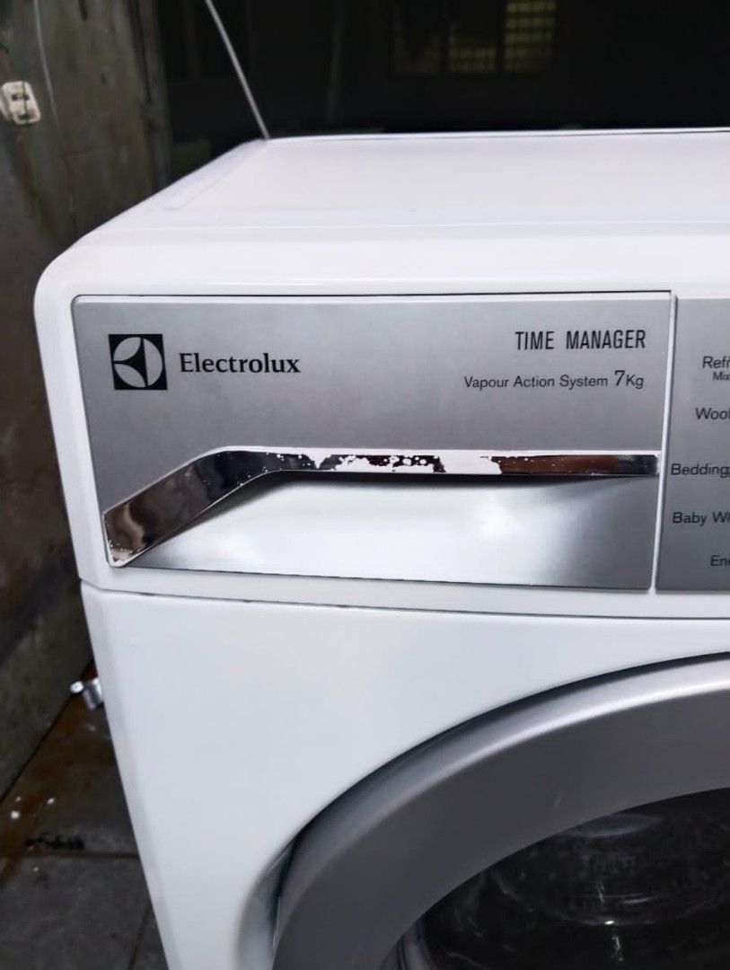 ELECTROLUX INVERTER front load washing machine 7 kg, Community on Carousell