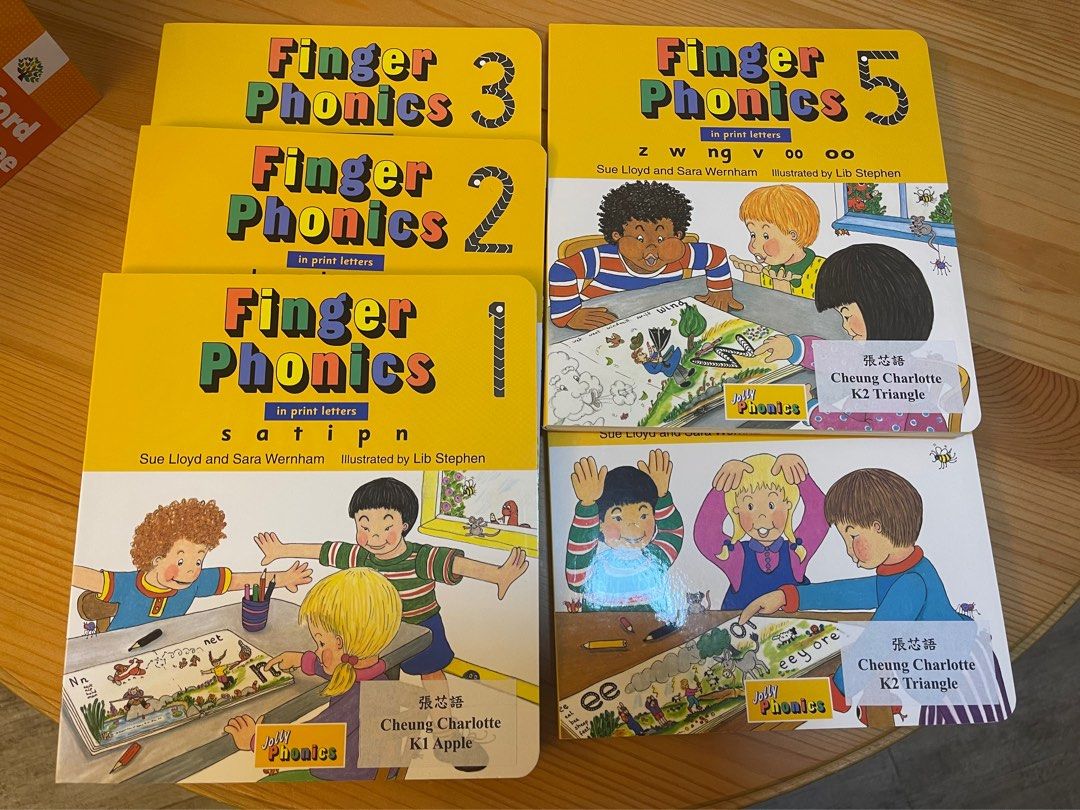Finger phonics 1-5, 興趣及遊戲, 書本 & 文具, 小朋友書 - Carousell
