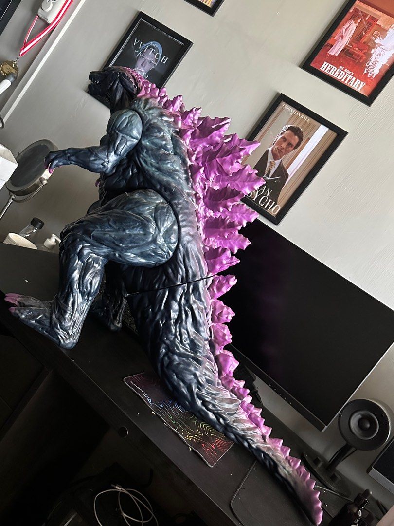 Godzilla Earth gigantic figure, Hobbies & Toys, Toys & Games on Carousell