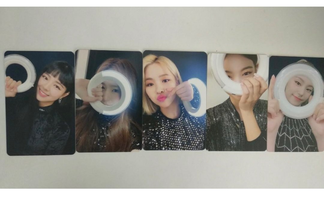 ITZY OFFICIAL LIGHT RING RARE PHOTOCARDS (LIGHTSTICK), Hobbies & Toys, Collectibles ...