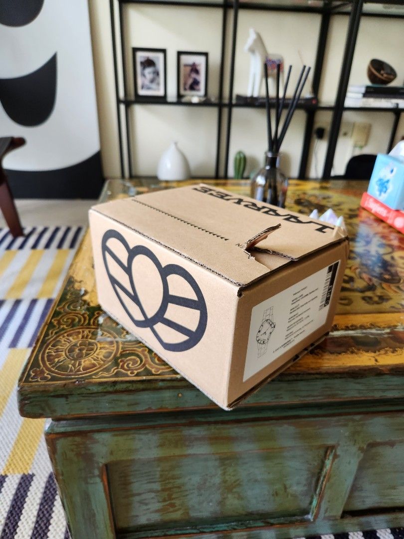 LAARVEE GOLD WATCH, Luxury, Watches on Carousell