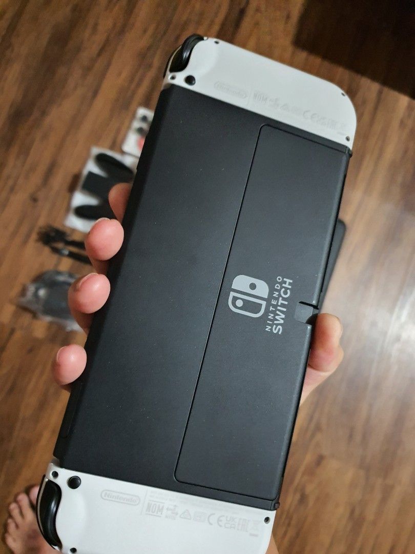 Nintendo switch OLED with receipt under warranty MAKINIS!, Video Gaming ...