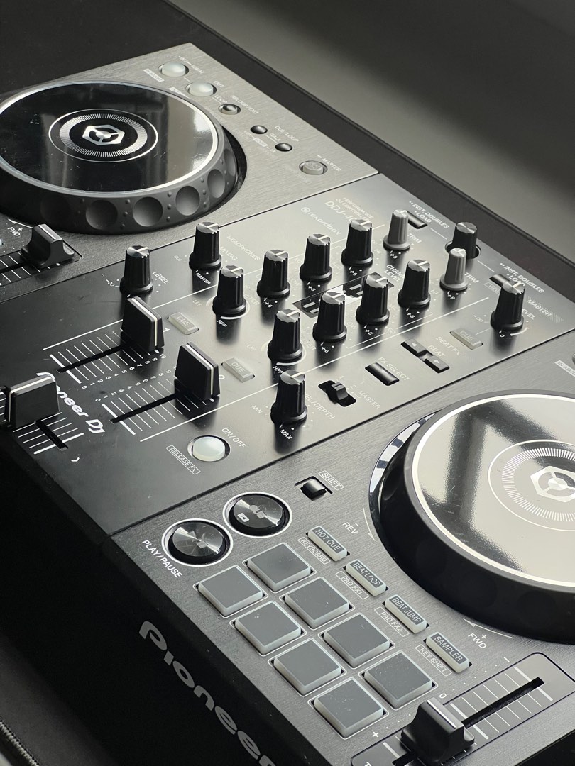 Pioneer DDJ 400 DJ Controller on Carousell