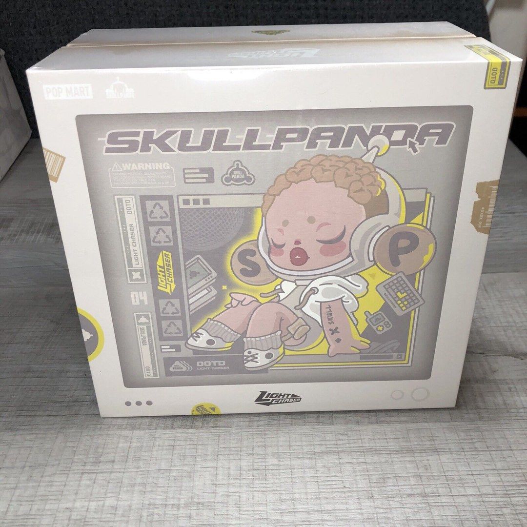 POP MART x SKULLPANDA Skullpanda Ootd Light Chaser Art Toy Figurine ...