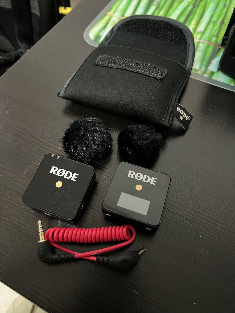 Rode wireless go mark 1 and mark 2, Photography, Video Cameras on Carousell