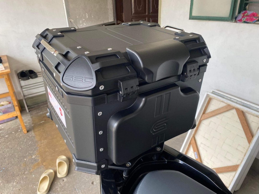 SEC TOP BOX 45L WITH BACKREST, Motorbikes, Motorbike Parts ...