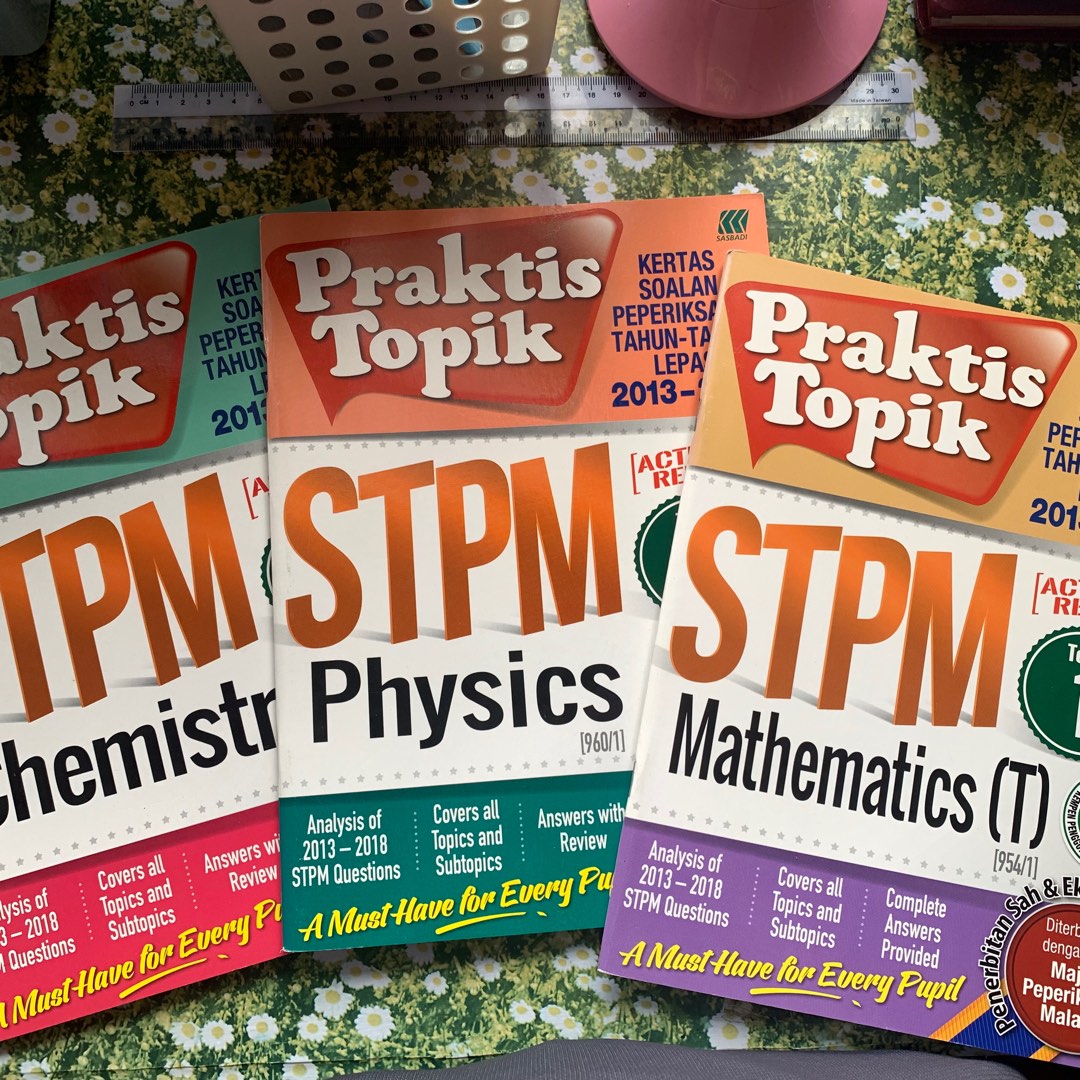 (Sem 1)STPM physics chemistry maths T past year books, Hobbies & Toys ...