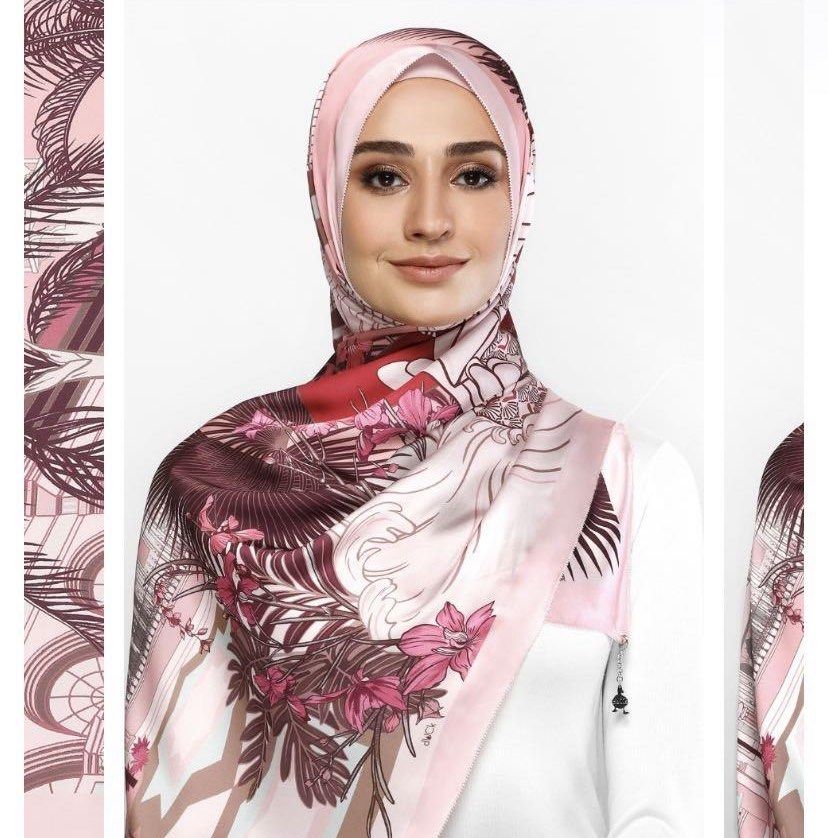 Singapore duck Red Dot, Women's Fashion, Muslimah Fashion, Hijabs on ...