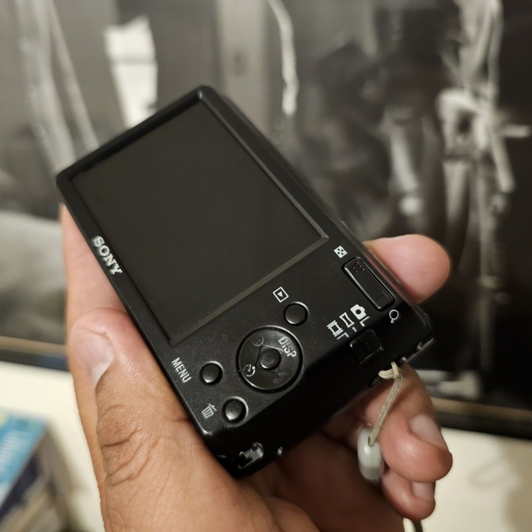 Sony Cyber-shoot DSC-W520 14.1 Megapixels with Battery Door Issue ...