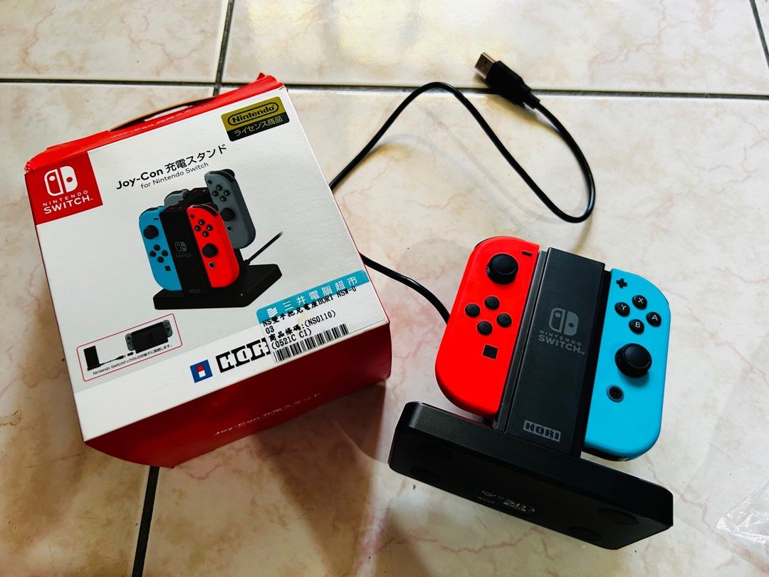 [二手]Switch原廠 NS JoyCon 左右手把 Joy-Con 控制器 紅藍NT$1300 / 手把充電座 NT$650, 電玩遊戲相關, 主機配件與周邊商品, 手把控制器在旋轉拍賣